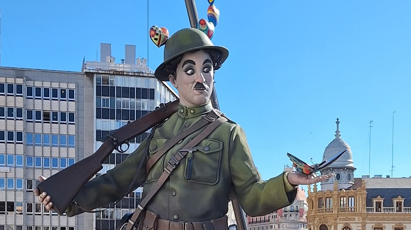 Fallas municipales València 2026: Chaplin ya domina la plaza ...